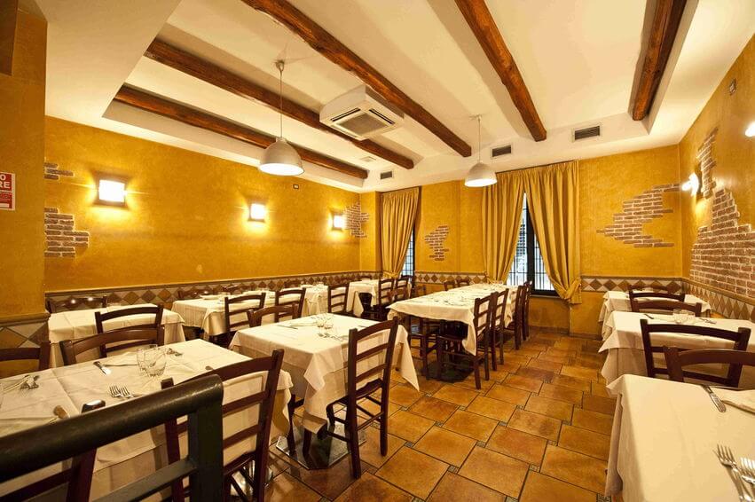 A Comprehensive Tour of The Colosseum's underground in Rome